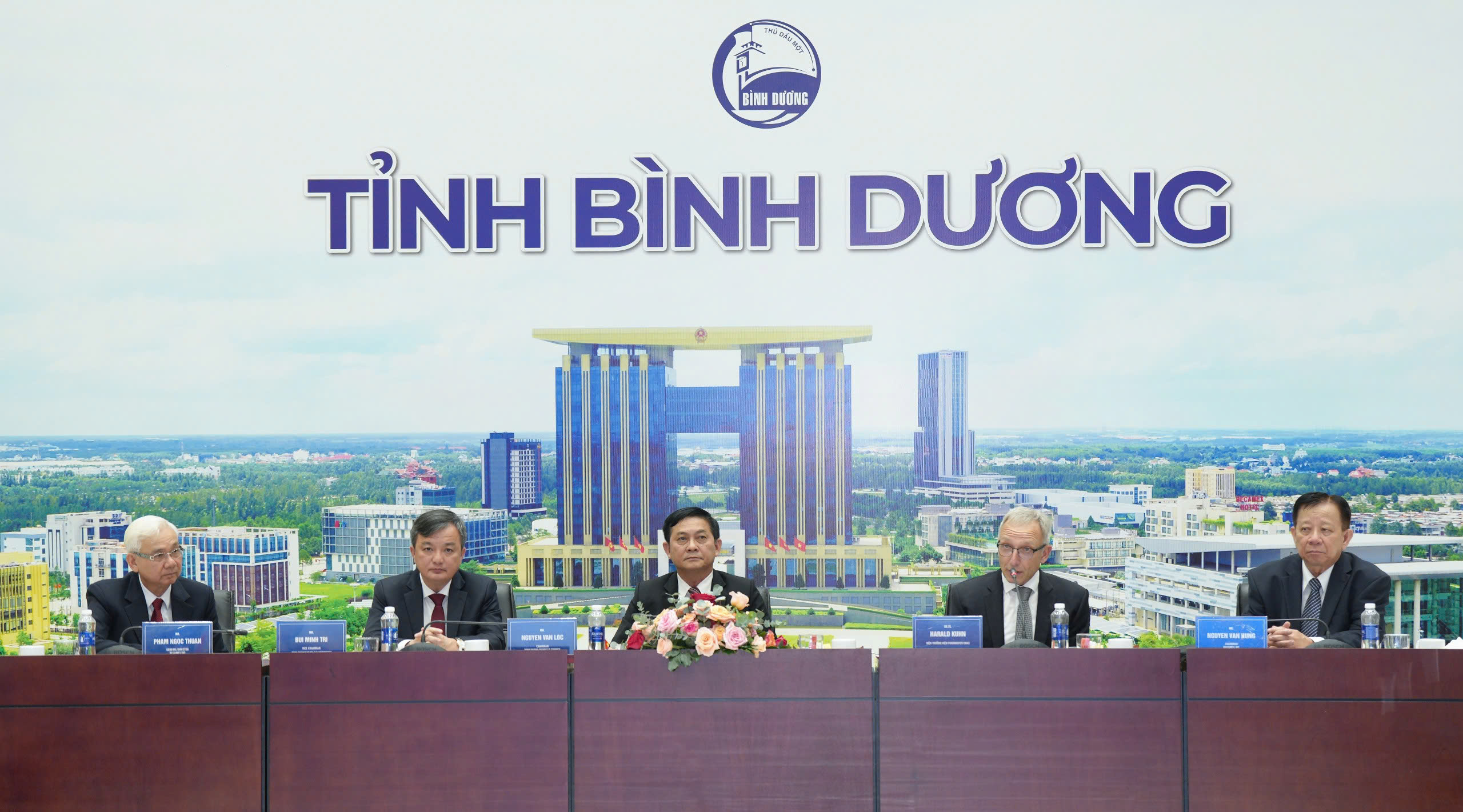 Becamex IDC và Viện Hệ thống Nano Điện tử Fraunhofer ENAS ký kết thành ...